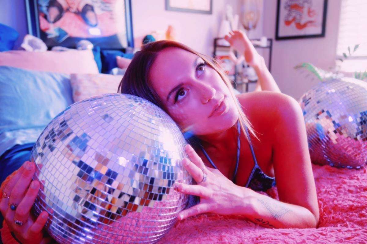 Lilly Winwood Channels The Power Of A Great Song With “Keep It Spinning ...