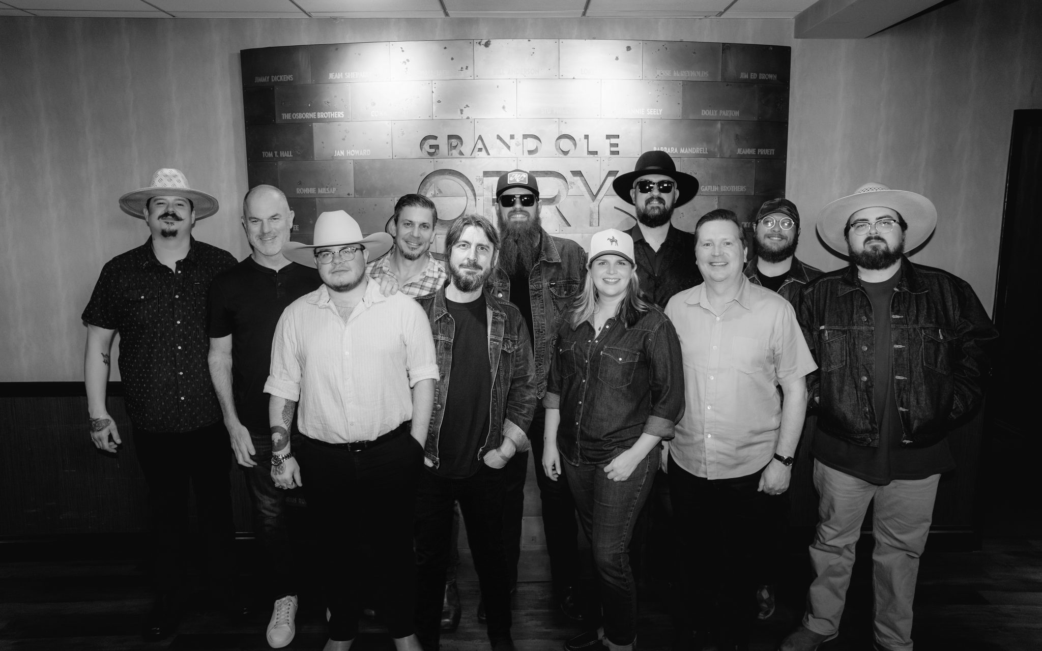 MCA SIGNS 49 WINCHESTER TO LUCILLE RECORDS | Country Lowdown