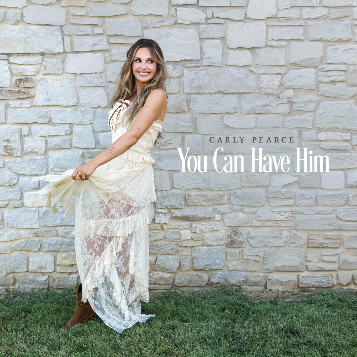 CARLY PEARCE SHARES NEW TRACK TO CELBRATE HER BIRTHDAY TODAY. UK ...